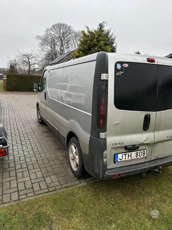 Grey Opel Vivaro 2002 in Silute, with an engine capacity of 1.90 L and mileage of 438 thousand km for 2200 €, photo 4 on AUTOMOTO.COM.LV