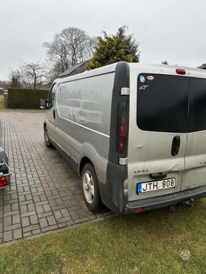 Grey Opel Vivaro 2002 in Silute, with an engine capacity of 1.90 L and mileage of 438 thousand km for 2200 €, photo 4 on AUTOMOTO.COM.LV