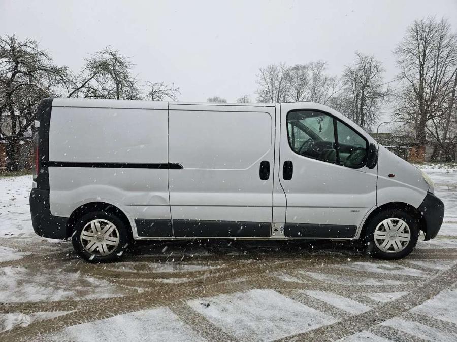 Pelēks Opel Vivaro 2003 Kauņa, ar dzinēja tilpumu 1.90 L un nobraukumu 269 tūkst. km par 2300 €, foto 6 vietnē AUTOMOTO.COM.LV