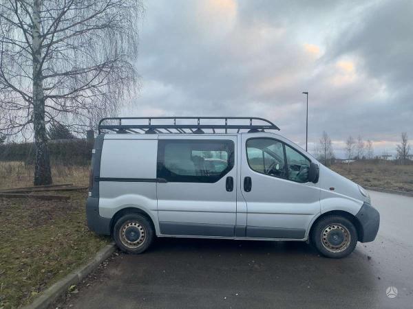 Pelēks Opel Vivaro 2004 Viļņa, ar dzinēja tilpumu 1.87 L un nobraukumu 194 tūkst. km par 4550 €, foto 3 vietnē AUTOMOTO.COM.LV