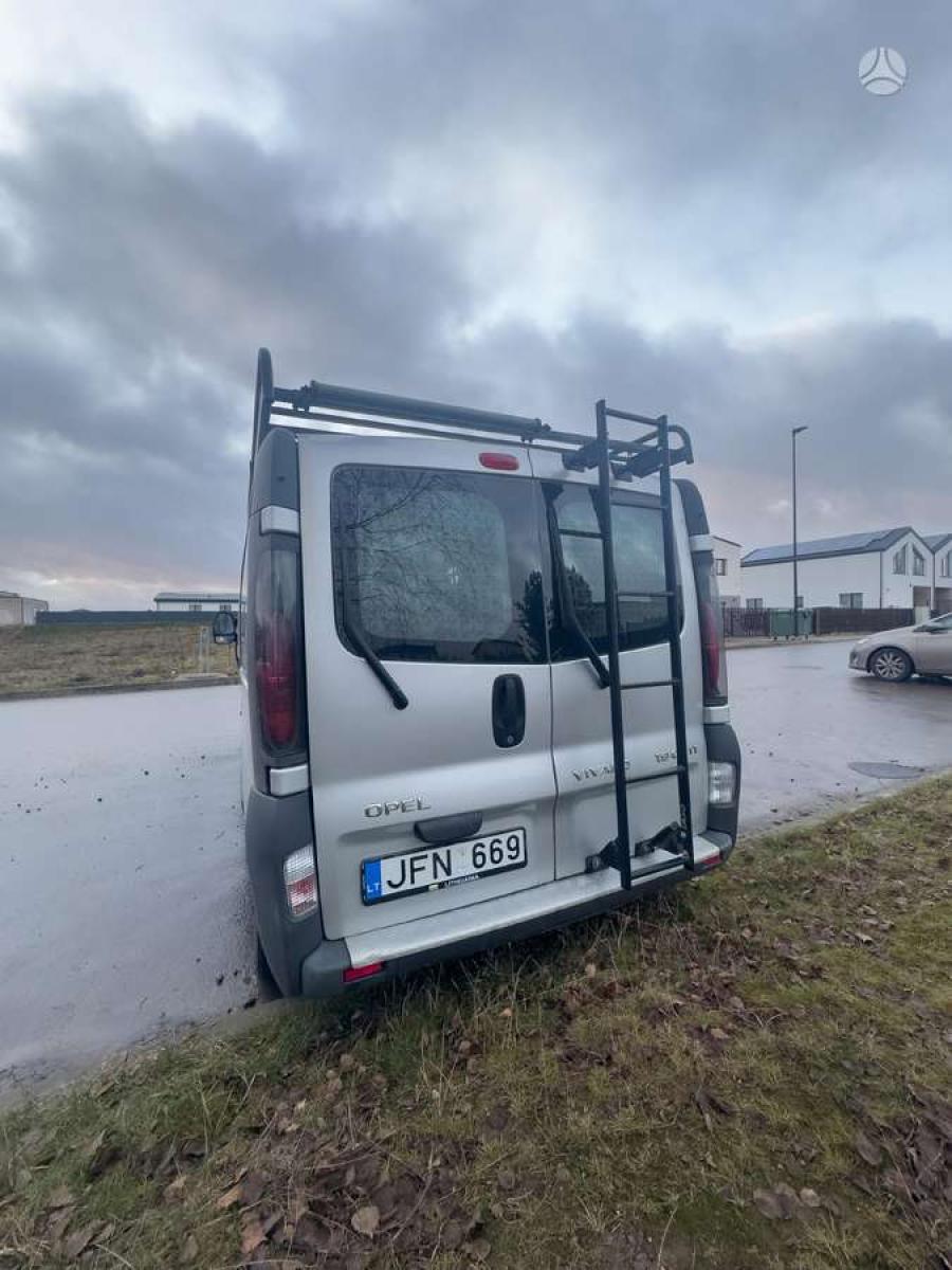 Grey Opel Vivaro 2004 in Vilnius, with an engine capacity of 1.87 L and mileage of 194 thousand km for 4550 €, photo 4 on AUTOMOTO.COM.LV