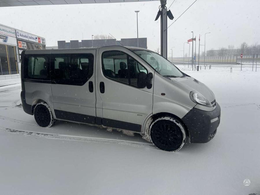 Pelēks Opel Vivaro 2004 Klaipėda, ar dzinēja tilpumu 1.90 L un nobraukumu 265 tūkst. km par 3950 €, foto 3 vietnē AUTOMOTO.COM.LV