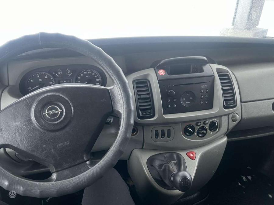 Pelēks Opel Vivaro 2004 Klaipėda, ar dzinēja tilpumu 1.90 L un nobraukumu 265 tūkst. km par 3950 €, foto 5 vietnē AUTOMOTO.COM.LV