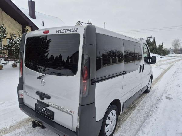 Pelēks Opel Vivaro 2004 Marijampole, ar dzinēja tilpumu 2.50 L un nobraukumu 238 tūkst. km par 6200 €, foto 5 vietnē AUTOMOTO.COM.LV