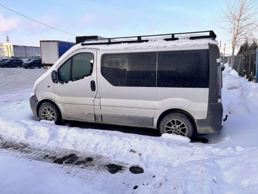 Pelēks Opel Vivaro 2004 Kauņa, ar dzinēja tilpumu 2.50 L un nobraukumu 303 tūkst. km par 1500 €, foto 1 vietnē AUTOMOTO.COM.LV