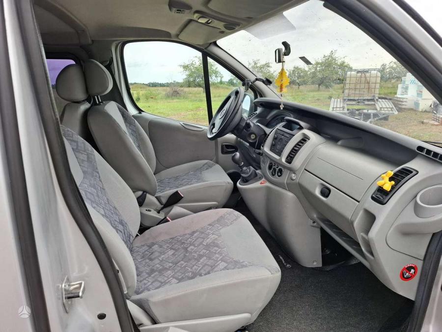 Pelēks Opel Vivaro 2004 Kauņa, ar dzinēja tilpumu 2.47 L un nobraukumu 246 tūkst. km par 6900 €, foto 8 vietnē AUTOMOTO.COM.LV
