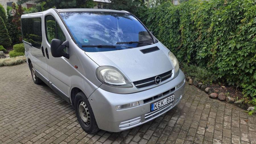 Pelēks Opel Vivaro 2004 Alīta, ar dzinēja tilpumu 1.87 L un nobraukumu 334 tūkst. km par 3700 €, foto 1 vietnē AUTOMOTO.COM.LV