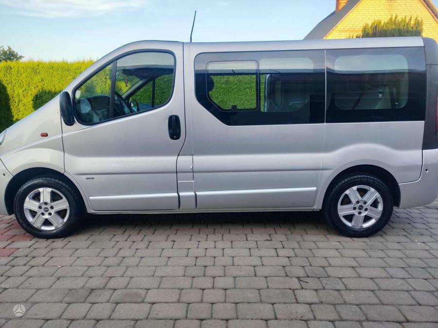 Grey Opel Vivaro 2005 in Marijampole, with an engine capacity of 1.87 L and mileage of 250 thousand km for 6600 €, photo 12 on AUTOMOTO.COM.LV