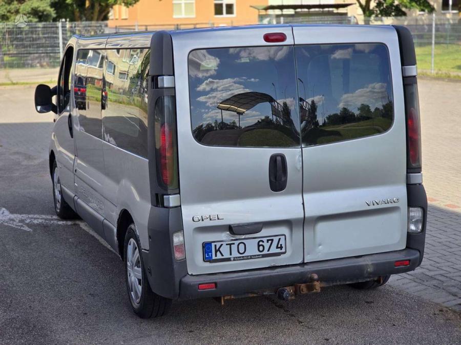 Grey Opel Vivaro 2005 in Radviliskis, with an engine capacity of 2.00 L and mileage of 395 thousand km for 2450 €, photo 7 on AUTOMOTO.COM.LV