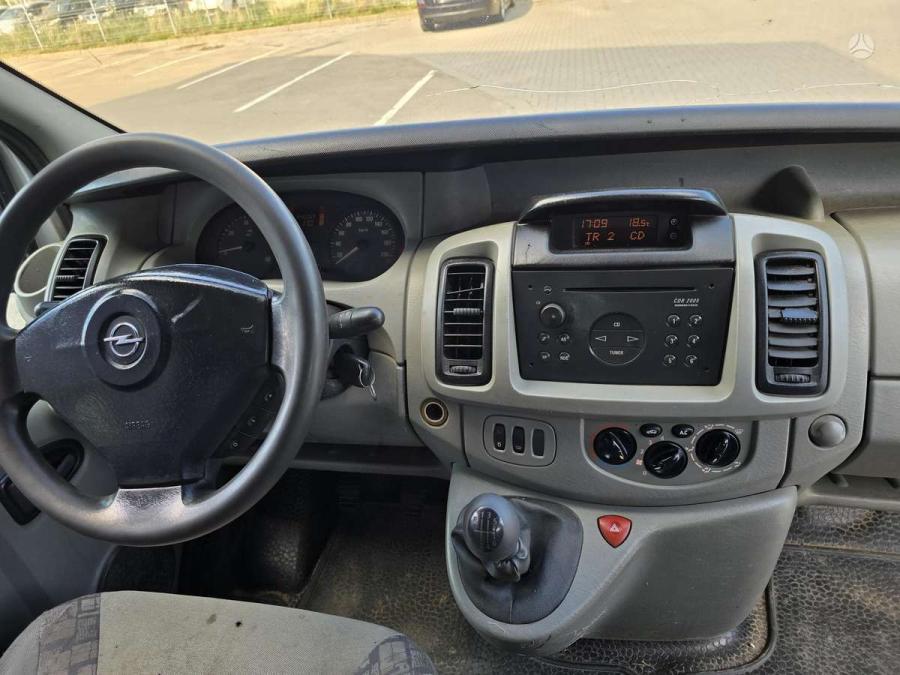 Grey Opel Vivaro 2005 in Radviliskis, with an engine capacity of 2.00 L and mileage of 395 thousand km for 2450 €, photo 9 on AUTOMOTO.COM.LV