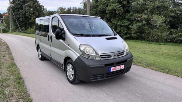 Opel Vivaro 2005 in Kelme on AUTOMOTO.COM.LV Grey Opel Vivaro 2005 in Kelme, with an engine capacity of 1.90 L and mileage of 352 thousand km for 5200 €, photo 4 on AUTOMOTO.COM.LV