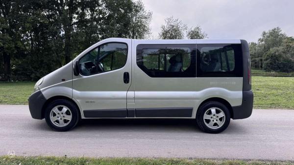 Opel Vivaro 2005 in Kelme on AUTOMOTO.COM.LV Grey Opel Vivaro 2005 in Kelme, with an engine capacity of 1.90 L and mileage of 352 thousand km for 5200 €, photo 8 on AUTOMOTO.COM.LV
