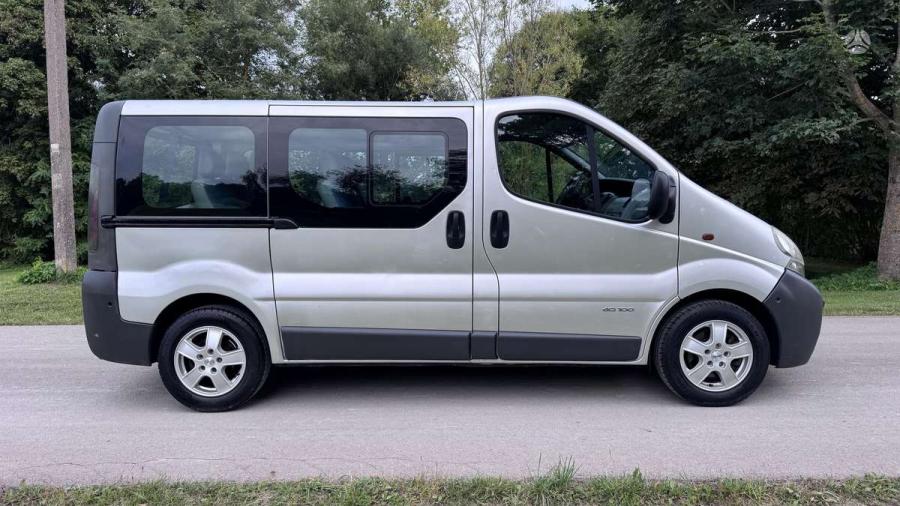 Grey Opel Vivaro 2005 in Kelme, with an engine capacity of 1.90 L and mileage of 352 thousand km for 5200 €, photo 9 on AUTOMOTO.COM.LV