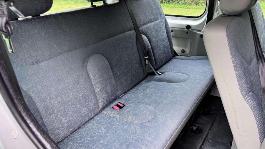Grey Opel Vivaro 2005 in Kelme, with an engine capacity of 1.90 L and mileage of 352 thousand km for 5200 €, photo 13 on AUTOMOTO.COM.LV