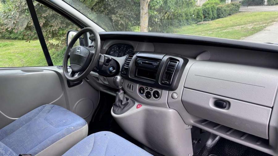 Grey Opel Vivaro 2005 in Kelme, with an engine capacity of 1.90 L and mileage of 352 thousand km for 5200 €, photo 14 on AUTOMOTO.COM.LV