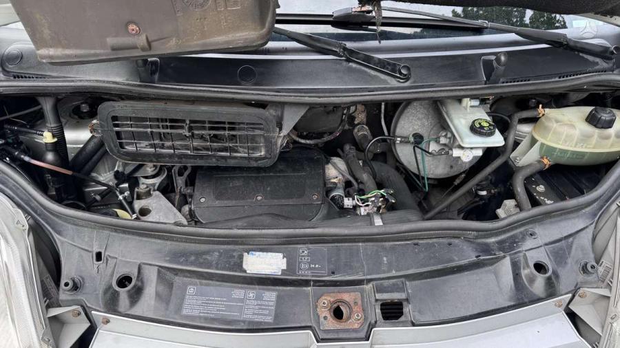Grey Opel Vivaro 2005 in Kelme, with an engine capacity of 1.90 L and mileage of 352 thousand km for 5200 €, photo 16 on AUTOMOTO.COM.LV