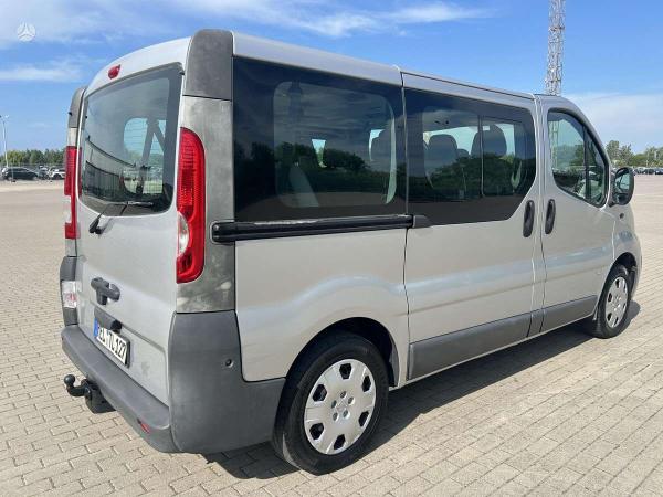 Pelēks Opel Vivaro 2006 Marijampole, ar dzinēja tilpumu 2.00 L un nobraukumu 289 tūkst. km par 5650 €, foto 5 vietnē AUTOMOTO.COM.LV