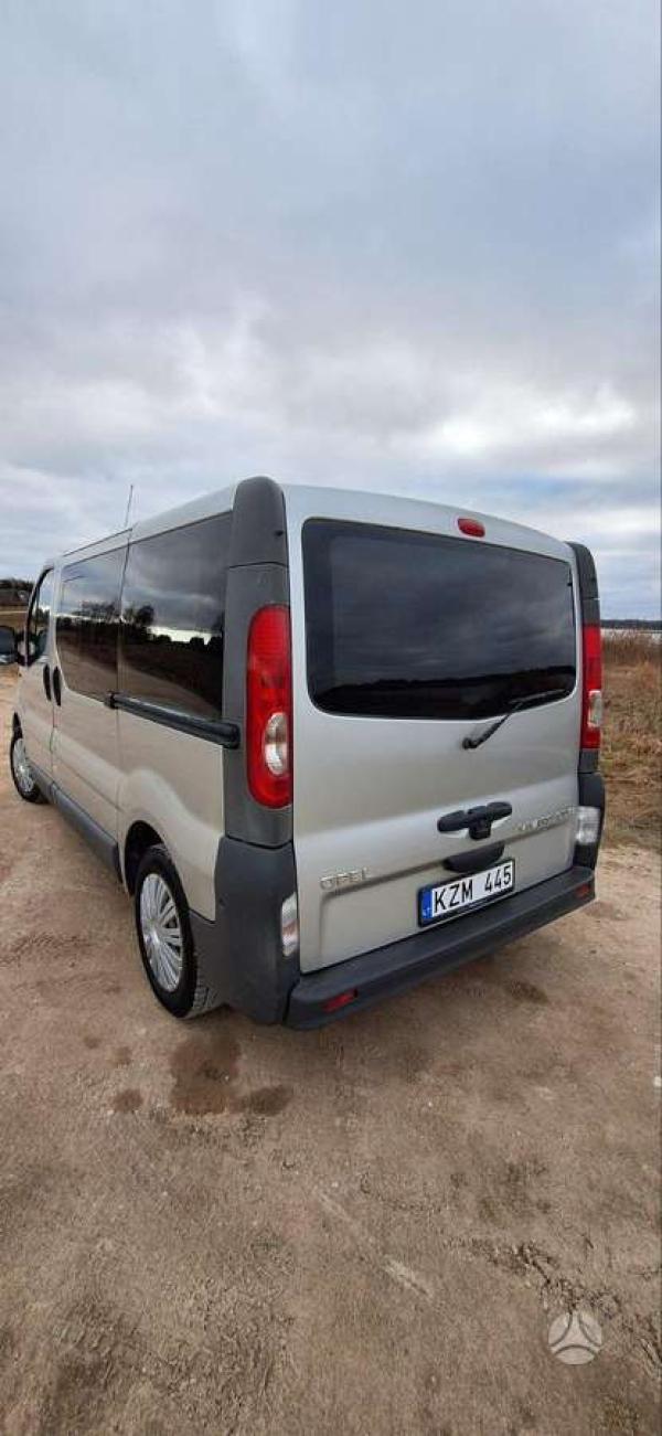 Pelēks Opel Vivaro 2007 Telšiai, ar dzinēja tilpumu 2.00 L un nobraukumu 284 tūkst. km par 6250 €, foto 4 vietnē AUTOMOTO.COM.LV