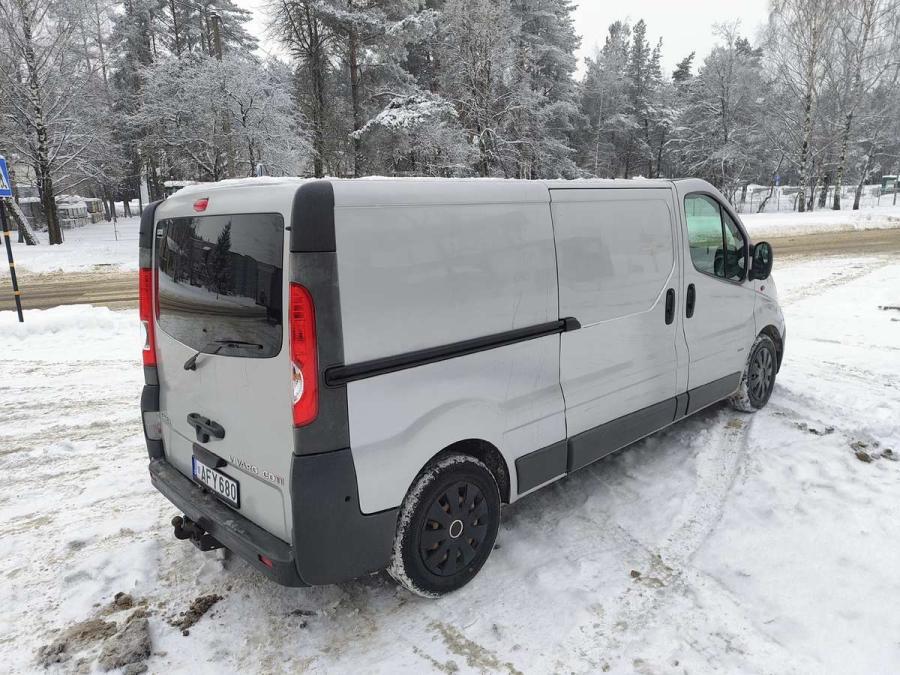 Grey Opel Vivaro 2007 in Vilnius, with an engine capacity of 2.00 L and mileage of 430 thousand km for 3240 €, photo 4 on AUTOMOTO.COM.LV