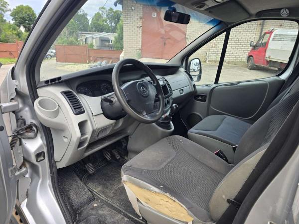 Pelēks Opel Vivaro 2007 Telšiai, ar dzinēja tilpumu 2.00 L un nobraukumu 450 tūkst. km par 2600 €, foto 6 vietnē AUTOMOTO.COM.LV