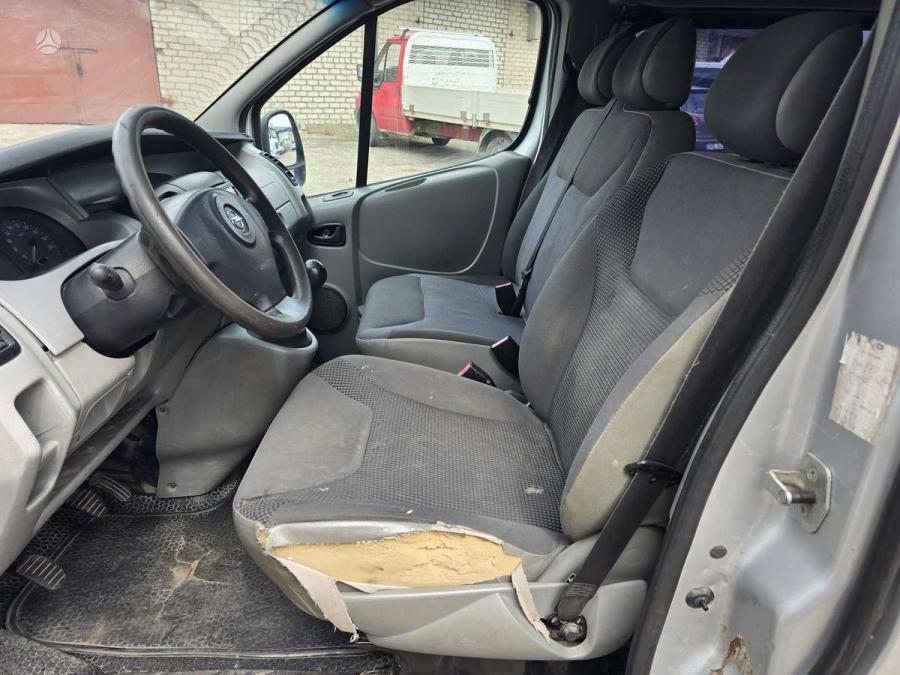 Grey Opel Vivaro 2007 in Telschi, with an engine capacity of 2.00 L and mileage of 450 thousand km for 2600 €, photo 10 on AUTOMOTO.COM.LV