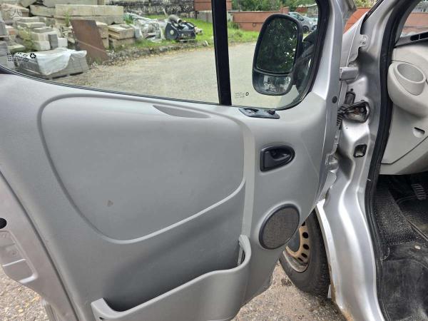 Pelēks Opel Vivaro 2007 Telšiai, ar dzinēja tilpumu 2.00 L un nobraukumu 450 tūkst. km par 2600 €, foto 10 vietnē AUTOMOTO.COM.LV