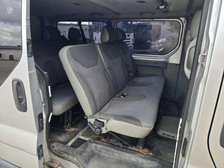 Grey Opel Vivaro 2007 in Telschi, with an engine capacity of 2.00 L and mileage of 450 thousand km for 2600 €, photo 15 on AUTOMOTO.COM.LV