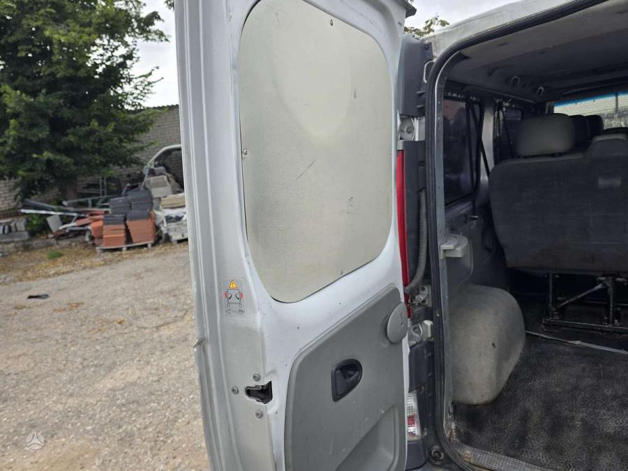 Grey Opel Vivaro 2007 in Telschi, with an engine capacity of 2.00 L and mileage of 450 thousand km for 2600 €, photo 17 on AUTOMOTO.COM.LV