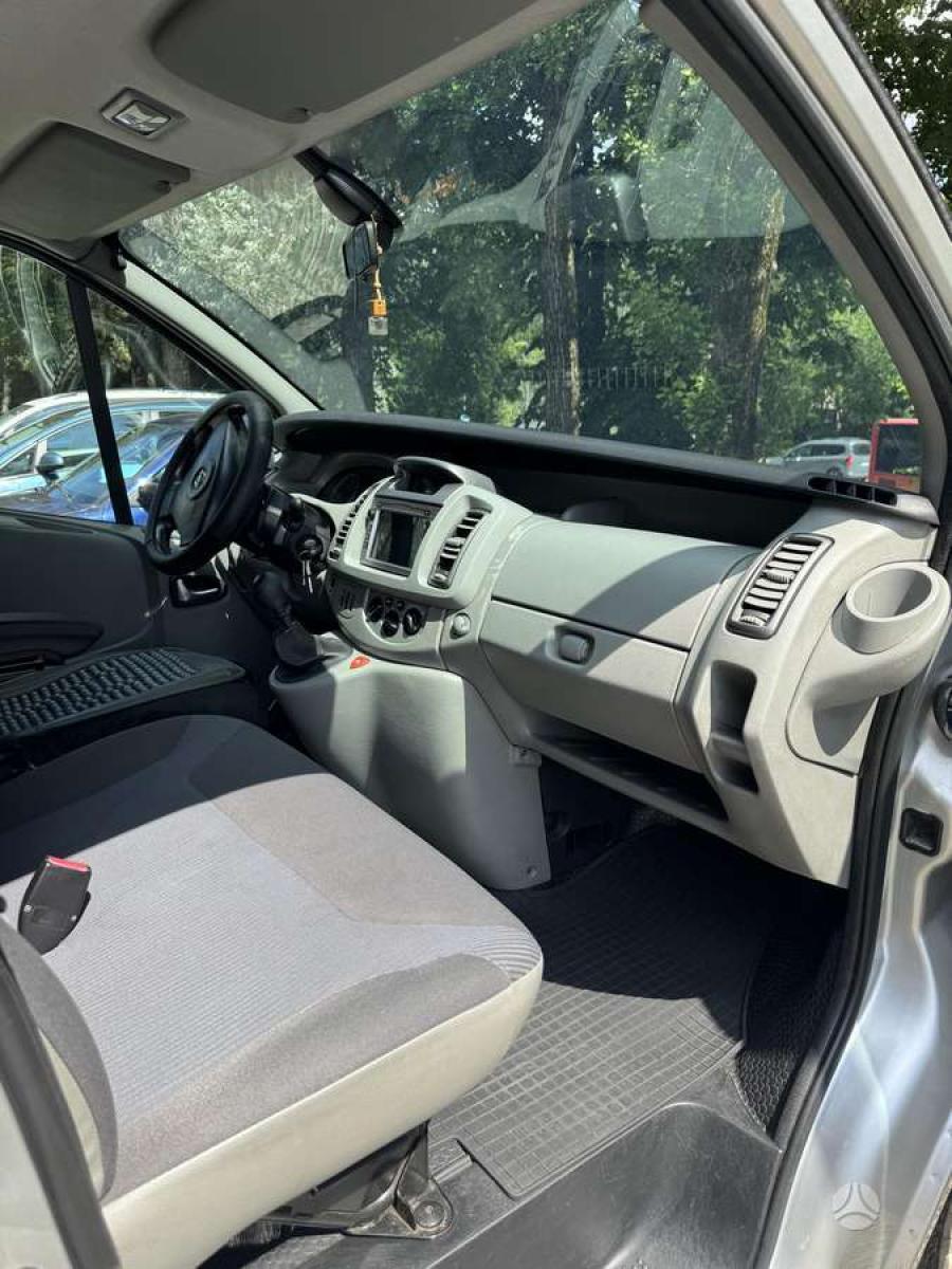 Pelēks Opel Vivaro 2007 Viļņa, ar dzinēja tilpumu 2.00 L un nobraukumu 700 tūkst. km par 7100 €, foto 12 vietnē AUTOMOTO.COM.LV