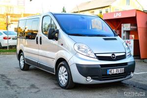 Grey Opel Vivaro 2008 in Kretinga, with an engine capacity of 2.00 L and mileage of 291 thousand km for 7350 €, photo 3 on AUTOMOTO.COM.LV
