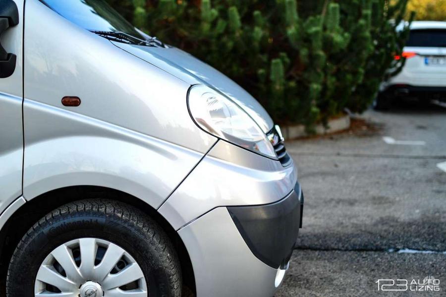 Grey Opel Vivaro 2008 in Kretinga, with an engine capacity of 2.00 L and mileage of 291 thousand km for 7350 €, photo 4 on AUTOMOTO.COM.LV