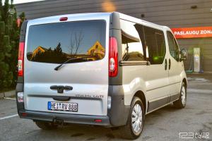 Grey Opel Vivaro 2008 in Kretinga, with an engine capacity of 2.00 L and mileage of 291 thousand km for 7350 €, photo 5 on AUTOMOTO.COM.LV