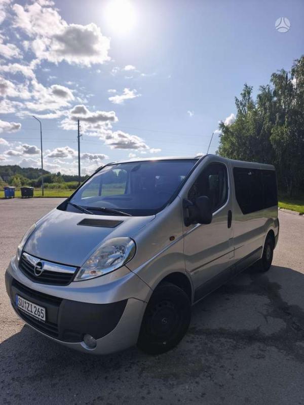 Grey Opel Vivaro 2008 in Pakruojis, with an engine capacity of 2.00 L and mileage of 298 thousand km for 5400 €, photo 1 on AUTOMOTO.COM.LV