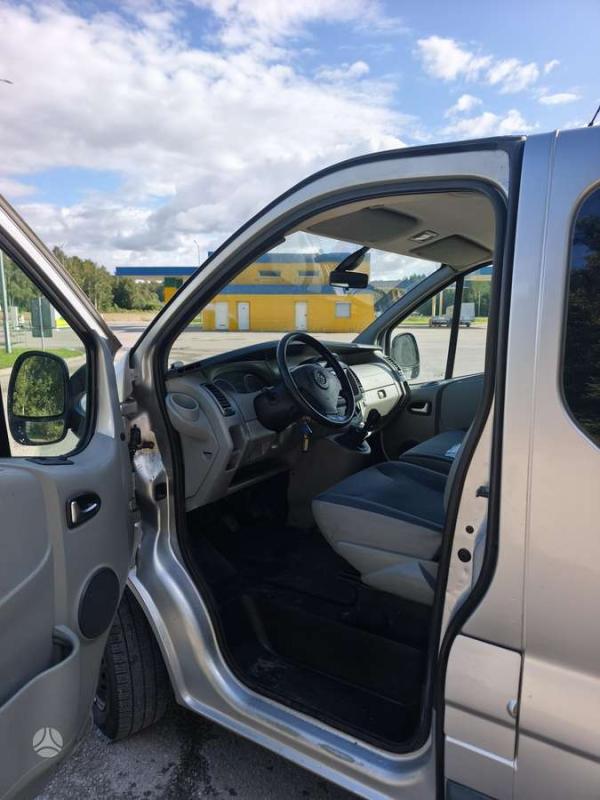 Grey Opel Vivaro 2008 in Pakruojis, with an engine capacity of 2.00 L and mileage of 298 thousand km for 5400 €, photo 7 on AUTOMOTO.COM.LV