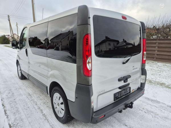 Pelēks Opel Vivaro 2009 Marijampole, ar dzinēja tilpumu 2.00 L un nobraukumu 290 tūkst. km par 6800 €, foto 3 vietnē AUTOMOTO.COM.LV
