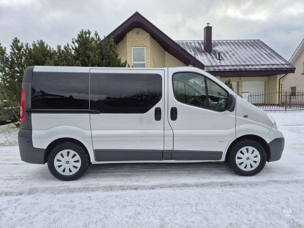Pelēks Opel Vivaro 2009 Marijampole, ar dzinēja tilpumu 2.00 L un nobraukumu 290 tūkst. km par 6800 €, foto 5 vietnē AUTOMOTO.COM.LV