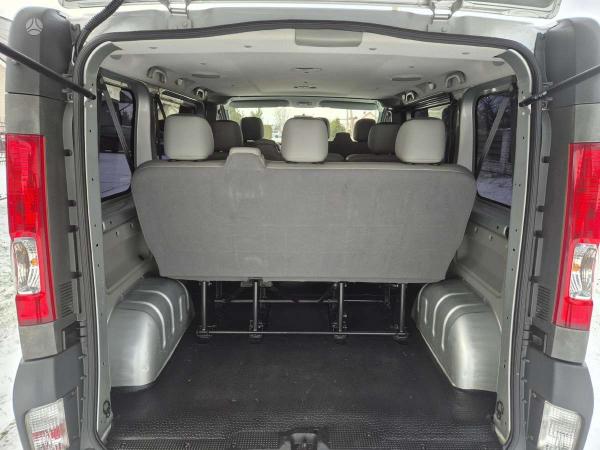Pelēks Opel Vivaro 2009 Marijampole, ar dzinēja tilpumu 2.00 L un nobraukumu 290 tūkst. km par 6800 €, foto 10 vietnē AUTOMOTO.COM.LV