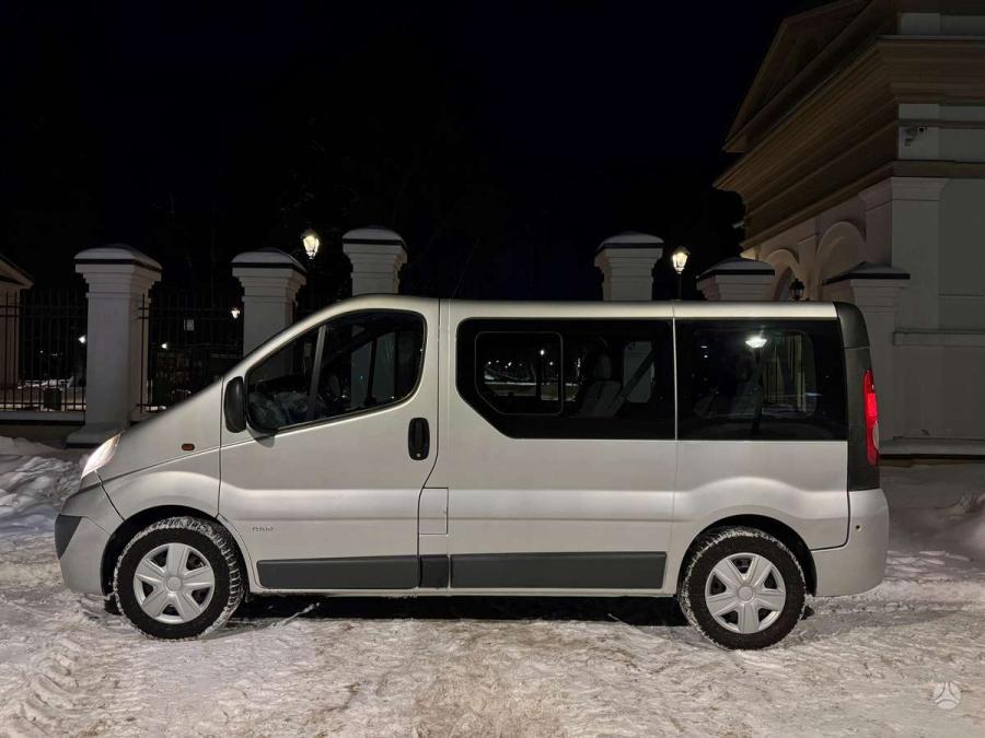 Pelēks Opel Vivaro 2009 Viļņa, ar dzinēja tilpumu 2.50 L un nobraukumu 254 tūkst. km par 7950 €, foto 1 vietnē AUTOMOTO.COM.LV