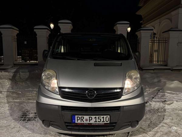 Grey Opel Vivaro 2009 in Vilnius, with an engine capacity of 2.50 L and mileage of 254 thousand km for 7950 €, photo 3 on AUTOMOTO.COM.LV