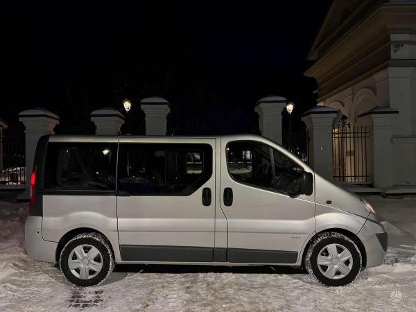 Grey Opel Vivaro 2009 in Vilnius, with an engine capacity of 2.50 L and mileage of 254 thousand km for 7950 €, photo 5 on AUTOMOTO.COM.LV