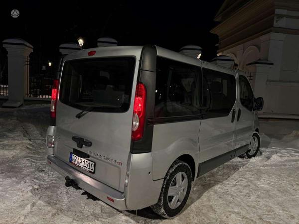 Grey Opel Vivaro 2009 in Vilnius, with an engine capacity of 2.50 L and mileage of 254 thousand km for 7950 €, photo 6 on AUTOMOTO.COM.LV