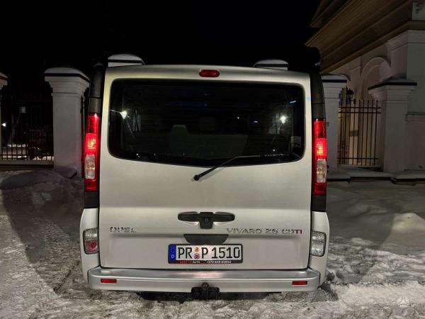 Grey Opel Vivaro 2009 in Vilnius, with an engine capacity of 2.50 L and mileage of 254 thousand km for 7950 €, photo 8 on AUTOMOTO.COM.LV