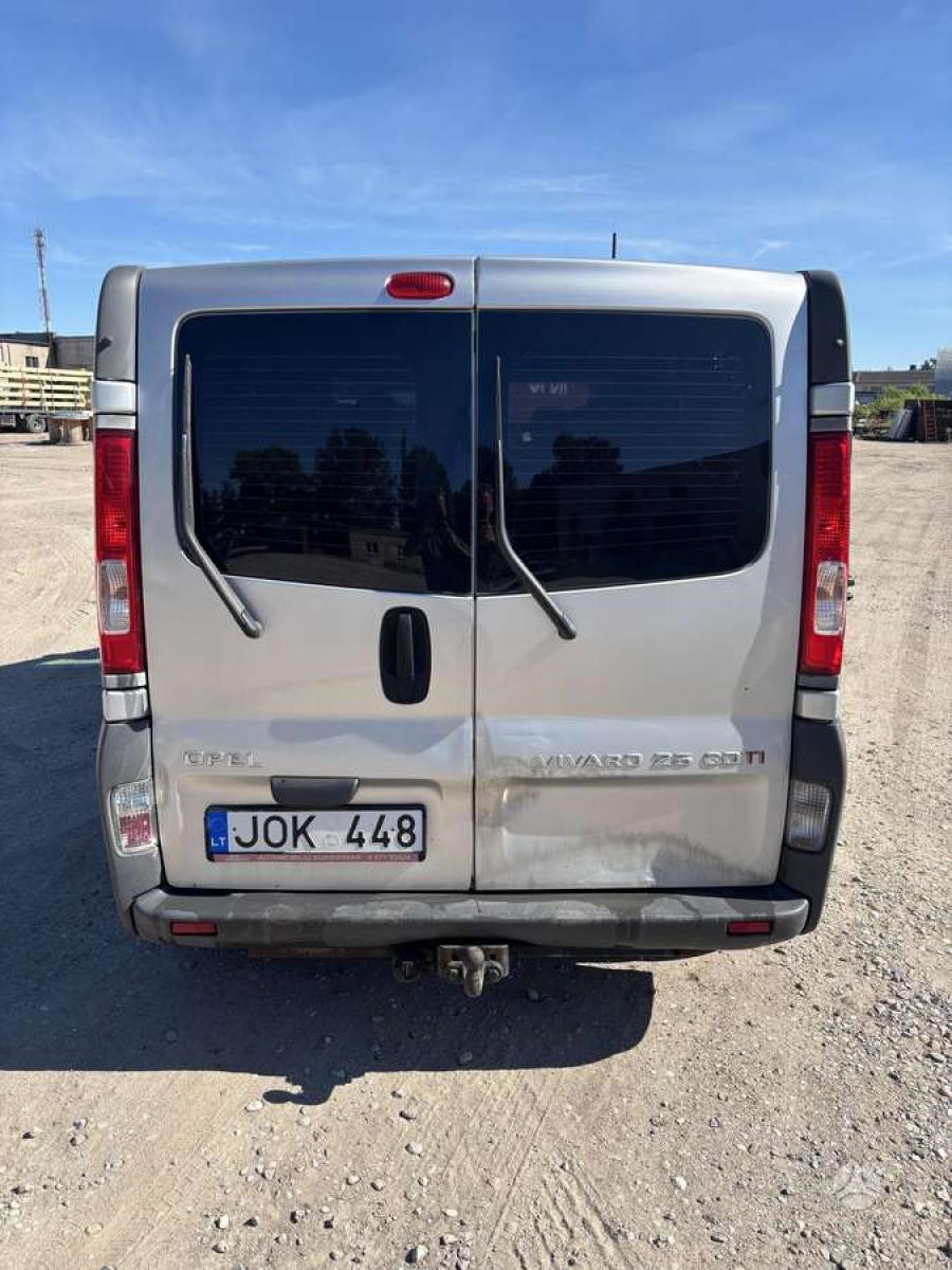 Grey Opel Vivaro 2009 in Klaipeda, with an engine capacity of 2.46 L and mileage of 330 thousand km for 4400 €, photo 7 on AUTOMOTO.COM.LV