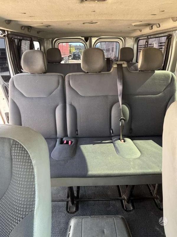 Grey Opel Vivaro 2009 in Klaipeda, with an engine capacity of 2.46 L and mileage of 330 thousand km for 4400 €, photo 7 on AUTOMOTO.COM.LV