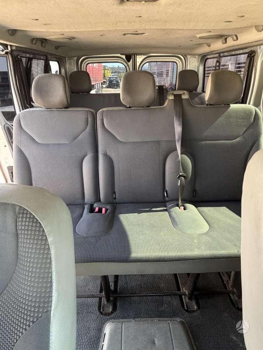 Grey Opel Vivaro 2009 in Klaipeda, with an engine capacity of 2.46 L and mileage of 330 thousand km for 4400 €, photo 8 on AUTOMOTO.COM.LV