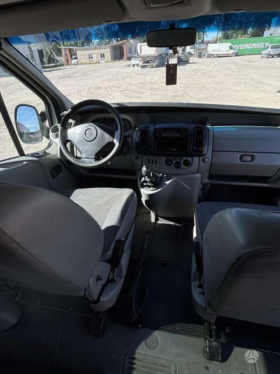 Grey Opel Vivaro 2009 in Klaipeda, with an engine capacity of 2.46 L and mileage of 330 thousand km for 4400 €, photo 9 on AUTOMOTO.COM.LV