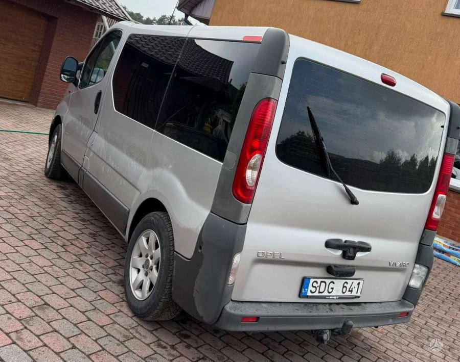 Pelēks Opel Vivaro 2009 Mažeikiai, ar dzinēja tilpumu 2.46 L un nobraukumu 354 tūkst. km par 5700 €, foto 3 vietnē AUTOMOTO.COM.LV