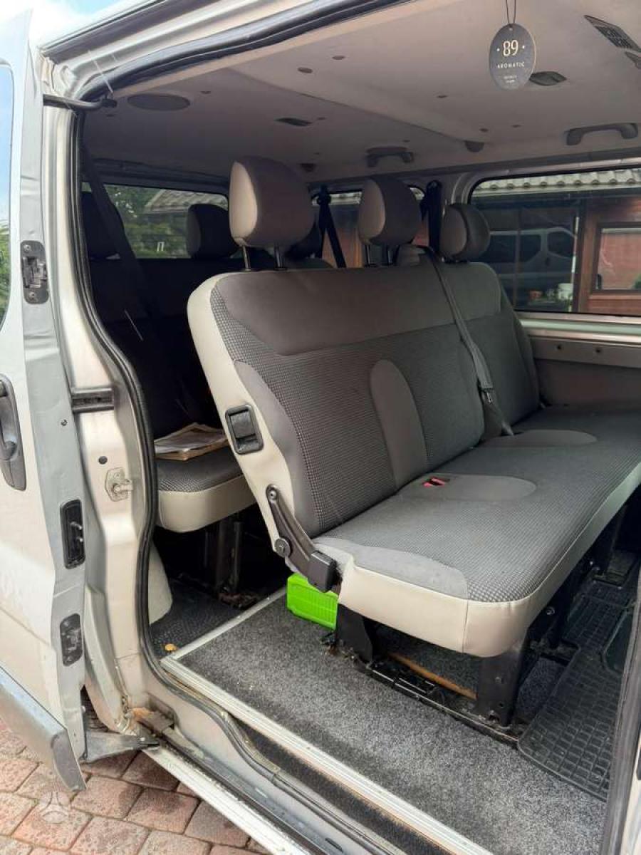 Pelēks Opel Vivaro 2009 Mažeikiai, ar dzinēja tilpumu 2.46 L un nobraukumu 354 tūkst. km par 5700 €, foto 4 vietnē AUTOMOTO.COM.LV