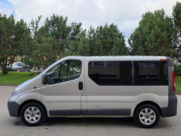 Pelēks Opel Vivaro 2009 Šilutė, ar dzinēja tilpumu 2.46 L un nobraukumu 355 tūkst. km par 5500 €, foto 9 vietnē AUTOMOTO.COM.LV