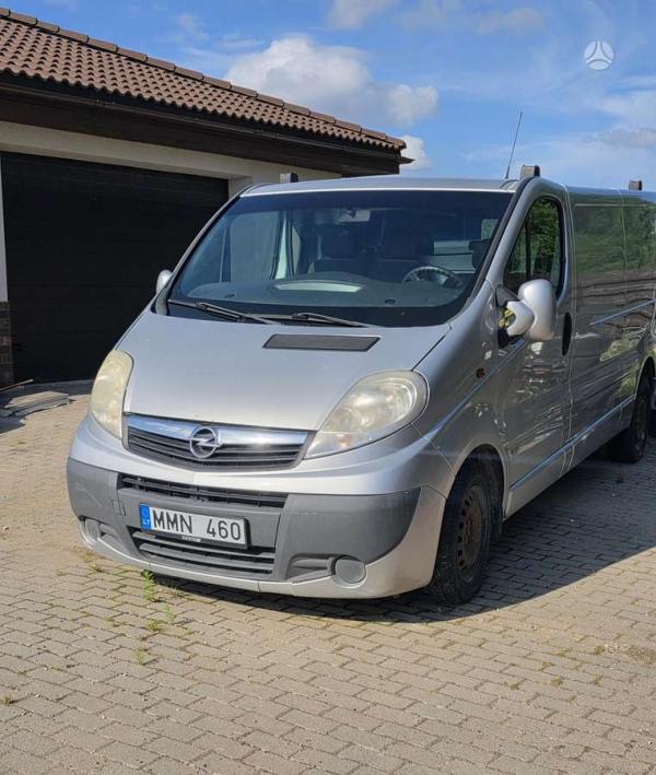 Grey Opel Vivaro 2011 in Klaipeda, with an engine capacity of 2.50 L and mileage of 290 thousand km for 5500 €, photo 2 on AUTOMOTO.COM.LV